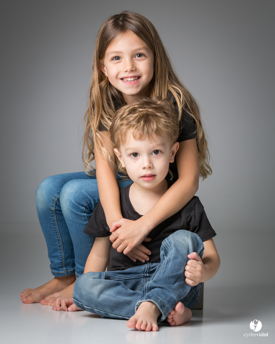 Une belle complicité entre frère et sœur | Studio Cyrille VIDAL photographe à Aire-sur-l'Adour ...