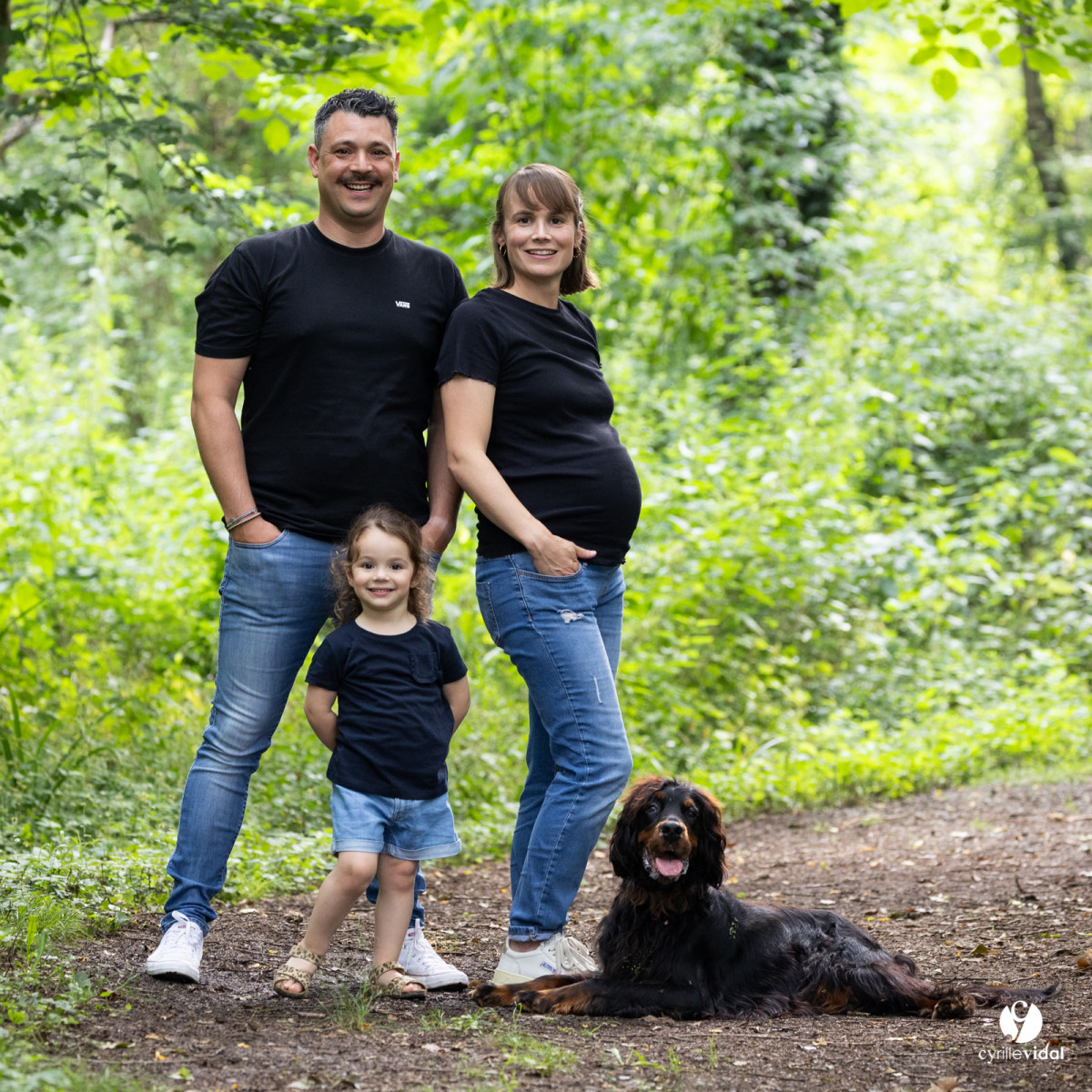 Séance photo en famille, au grand air… et avec Mojo ! | Studio Cyrille VIDAL photographe à Aire ...